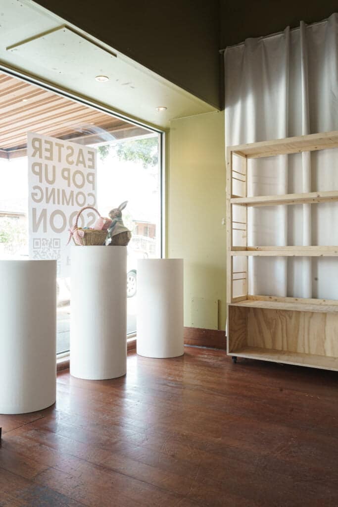 Round Painted Plinth - Market Stall Co
