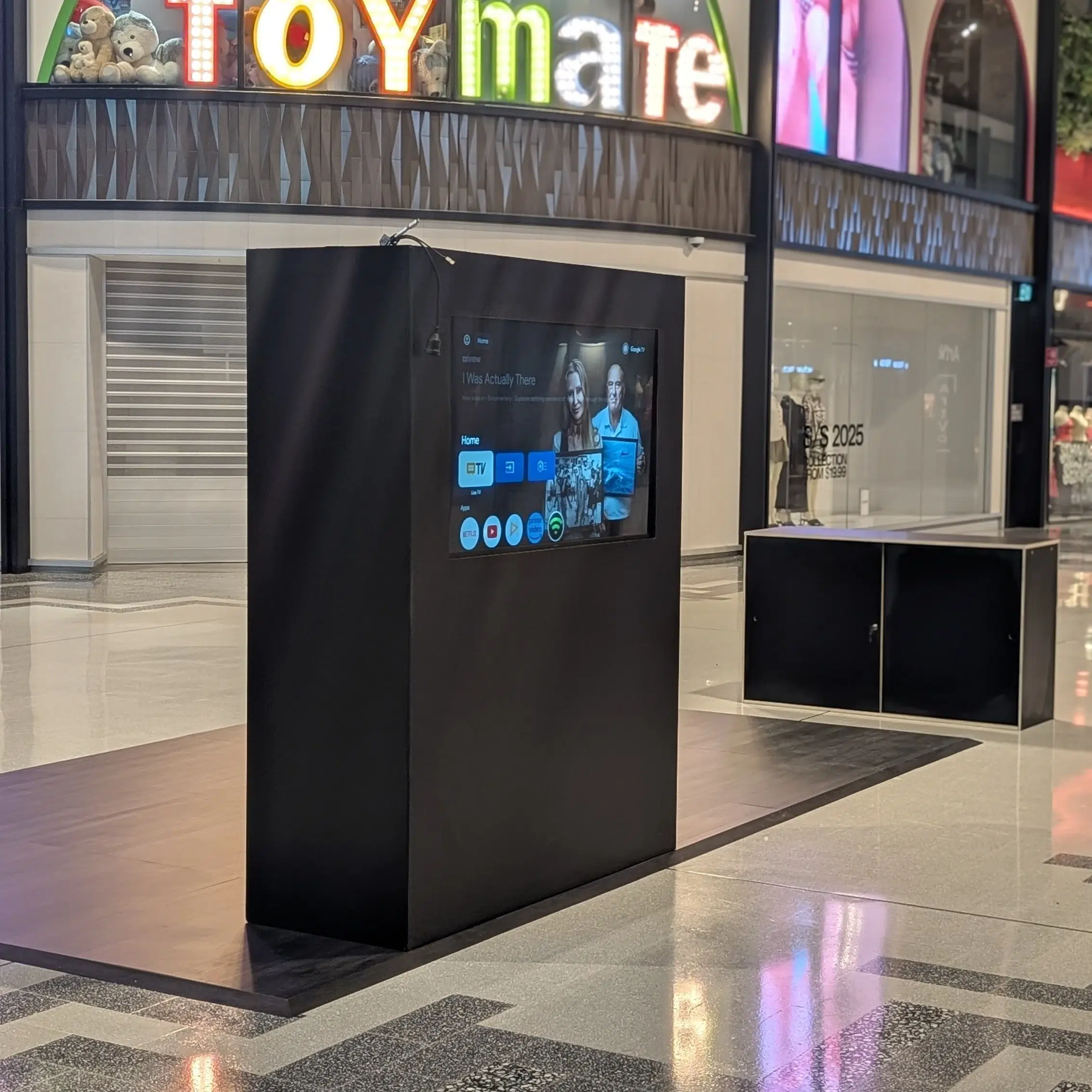 Freestanding Screen Display | Market Stall Co